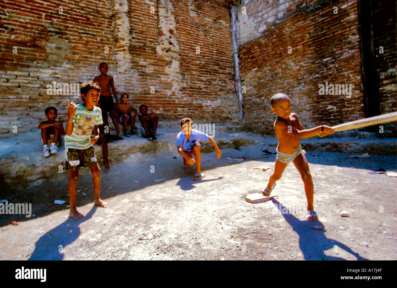 Cuba children playing baseball hi-res stock photography and images - Alamy