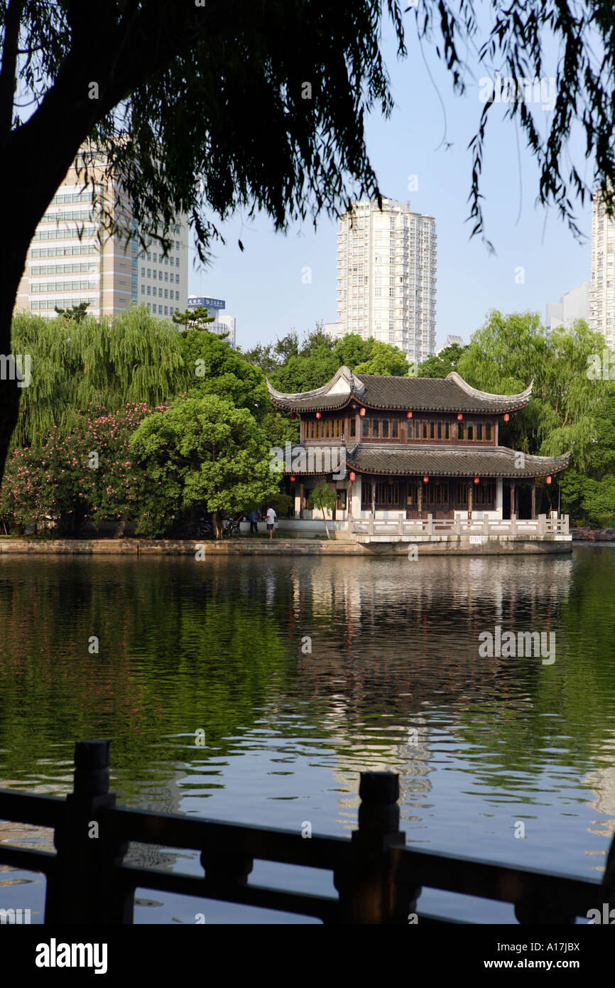 Pagoda, Yue Hu, Moon Lake, Ningbo, China Stock Photo - Alamy