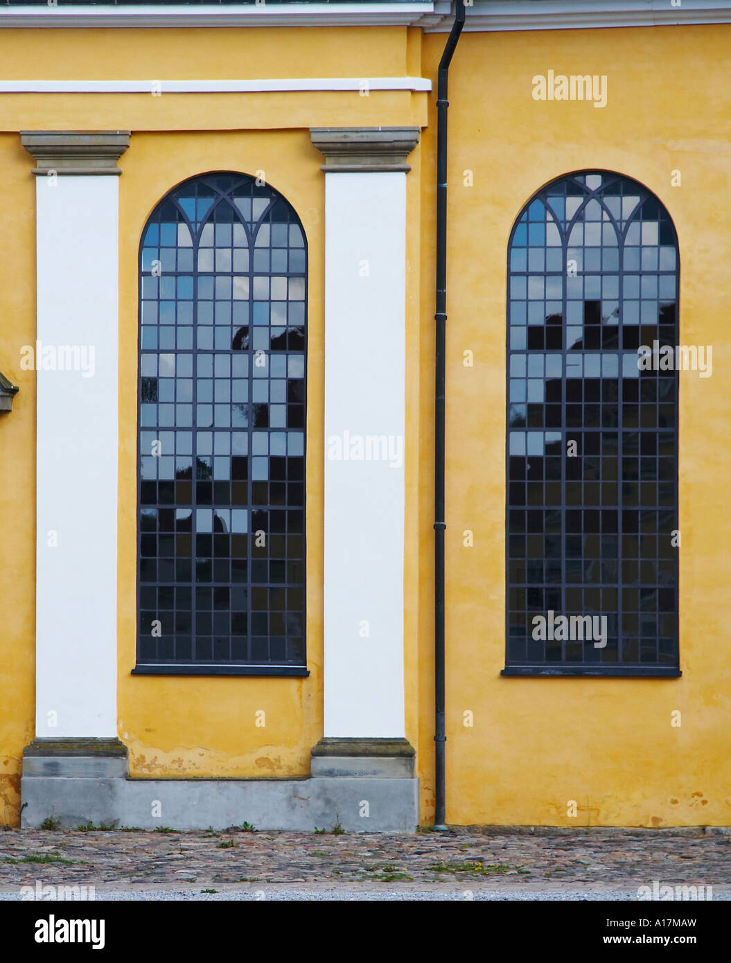 Brick building with reflective windows hi-res stock photography and ...