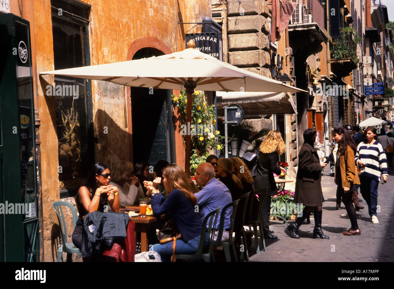 Rome pavement bar cafe restaurant Italy Italian Stock Photo - Alamy