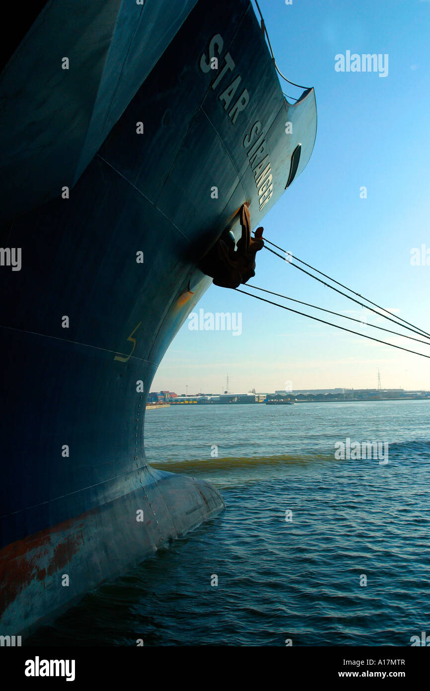 Antwerpen industrial docks belgium hi-res stock photography and images ...