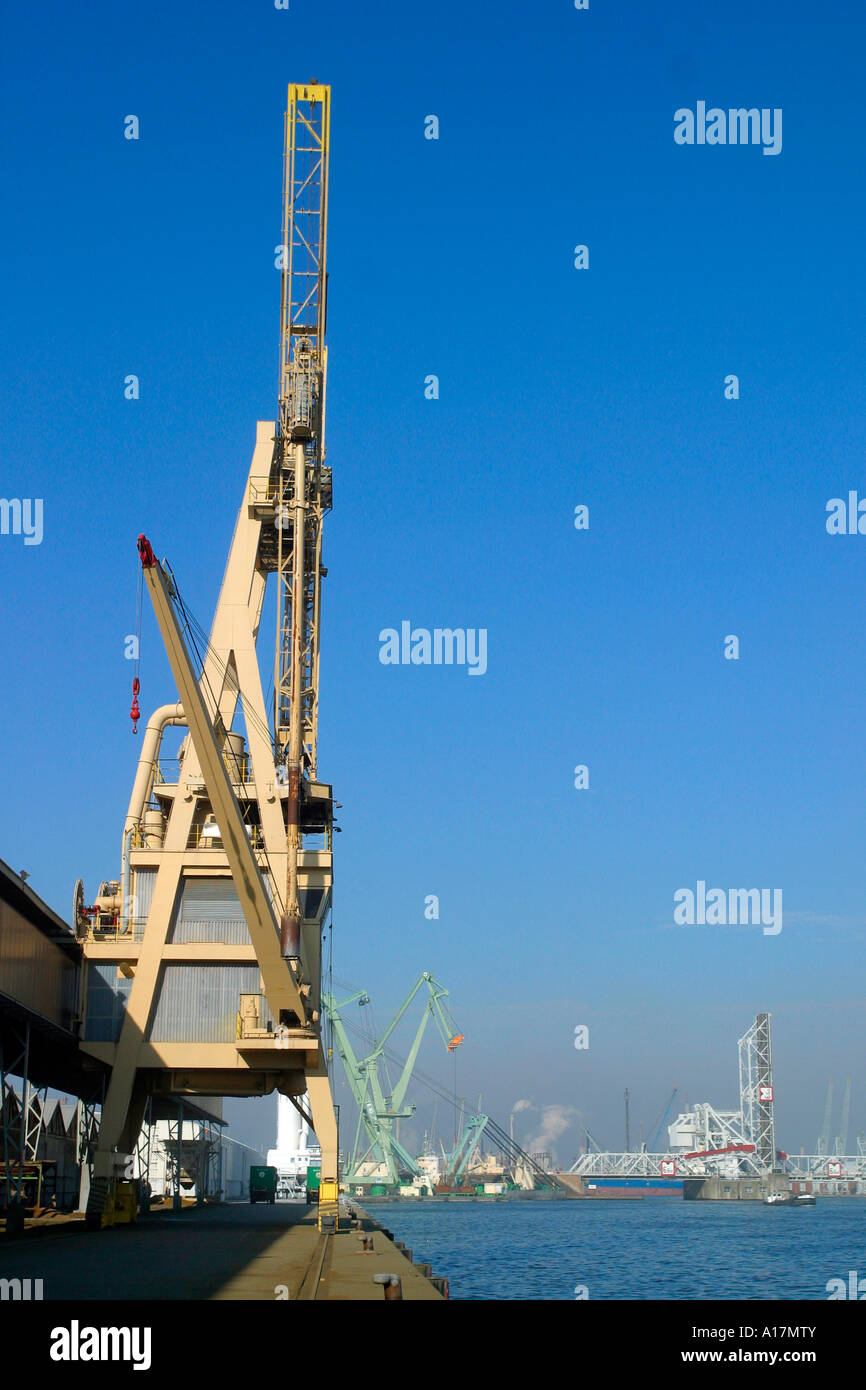 Antwerpen industrial docks belgium hi-res stock photography and images ...
