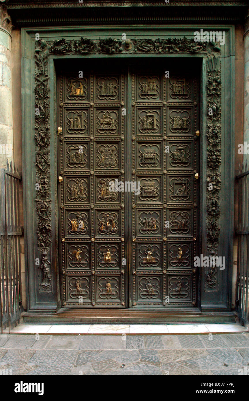 Gilded bronze doors hi-res stock photography and images - Alamy