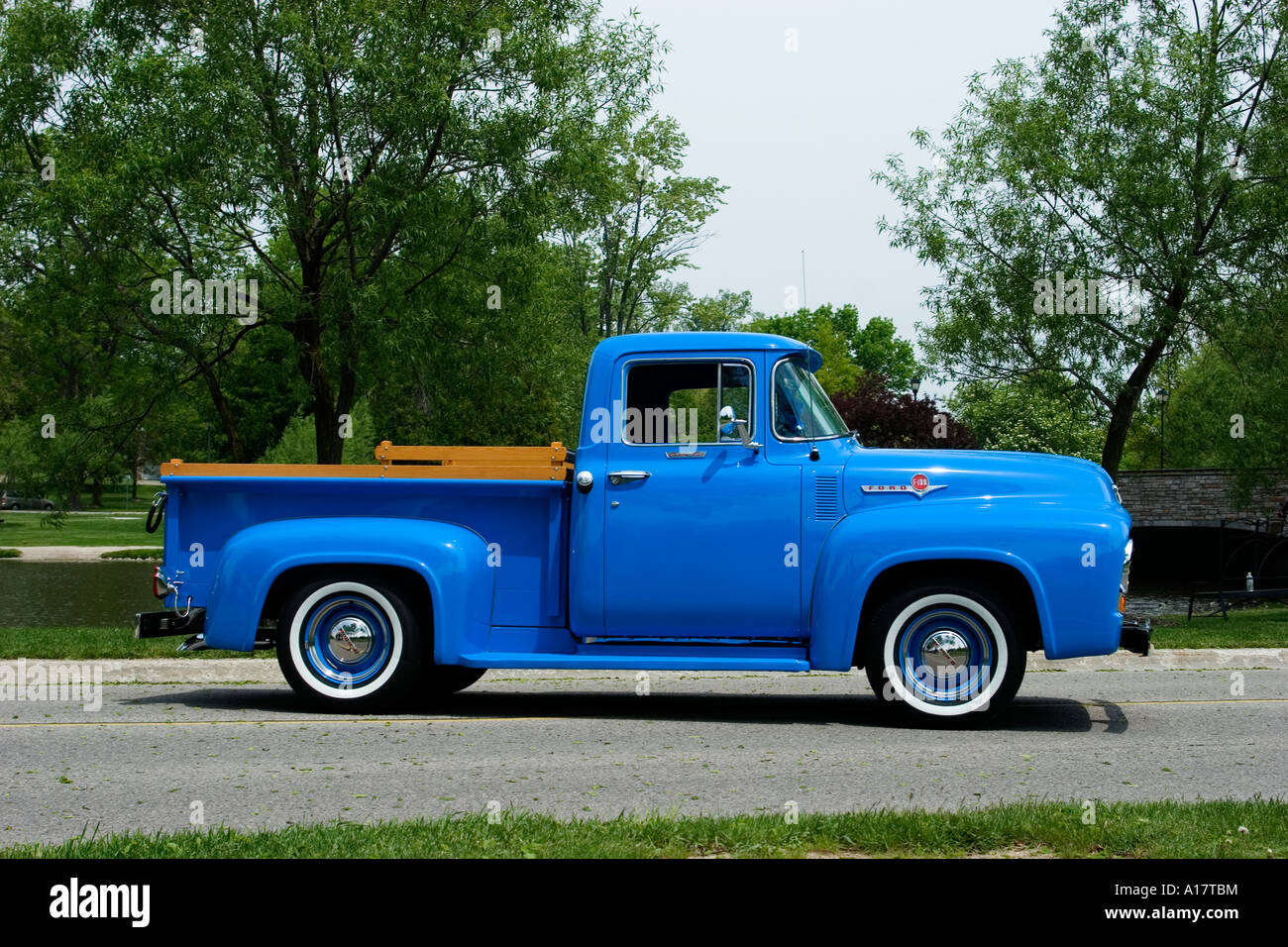 Custom vintage ford pickup hi-res stock photography and images - Alamy