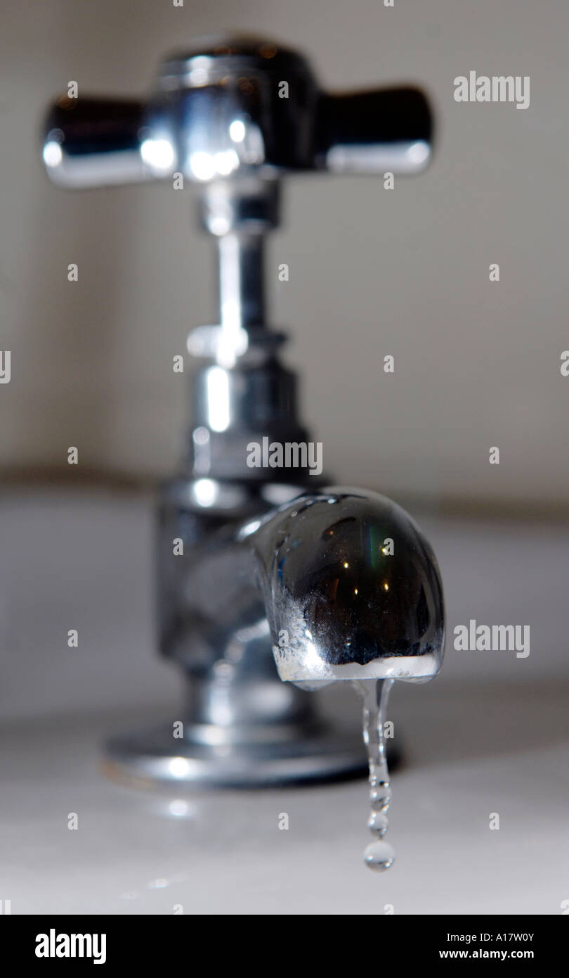 A dripping household tap Stock Photo - Alamy