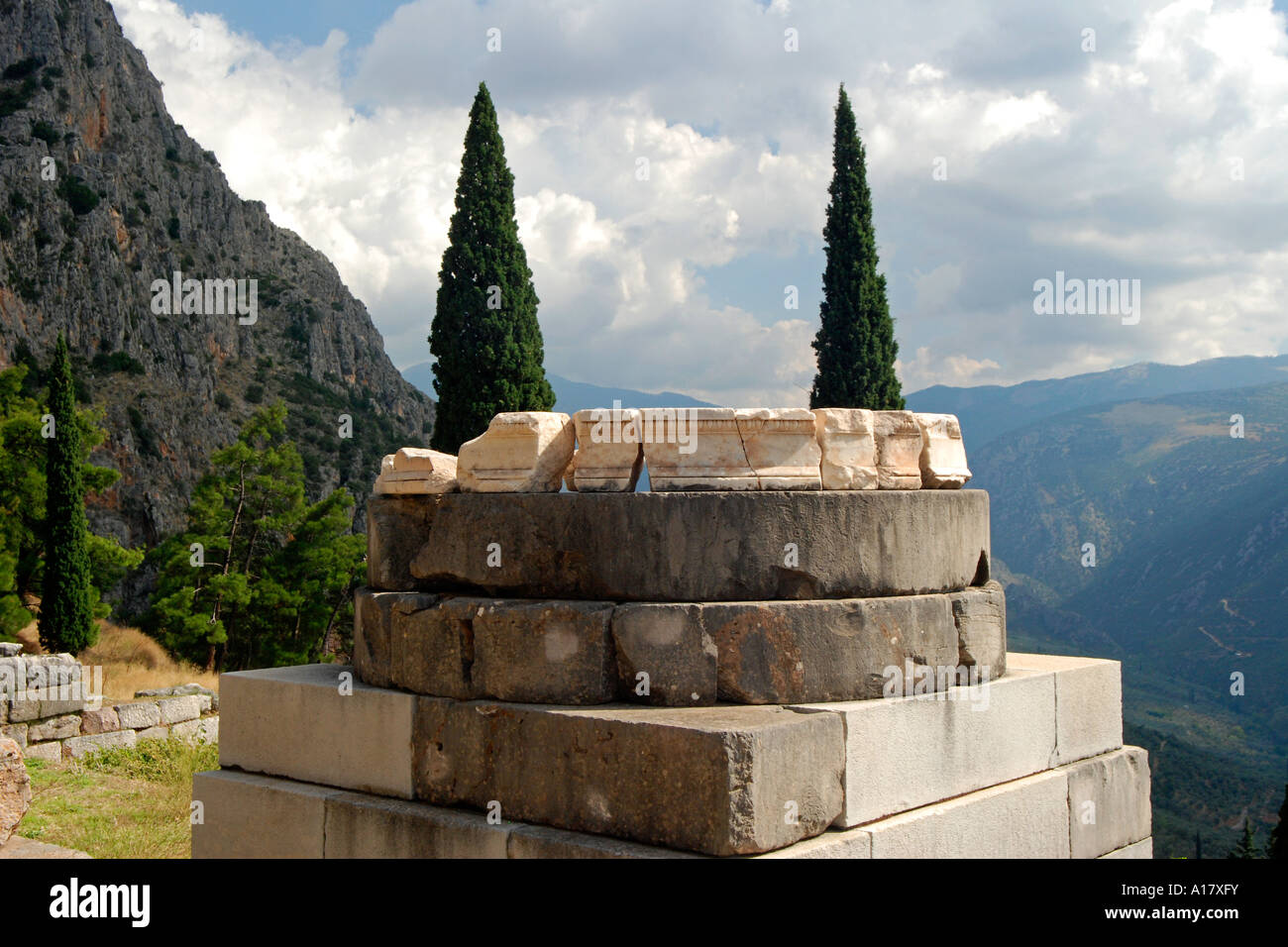 Delphi ruins, Greece under Mount Parnassus Stock Photo - Alamy