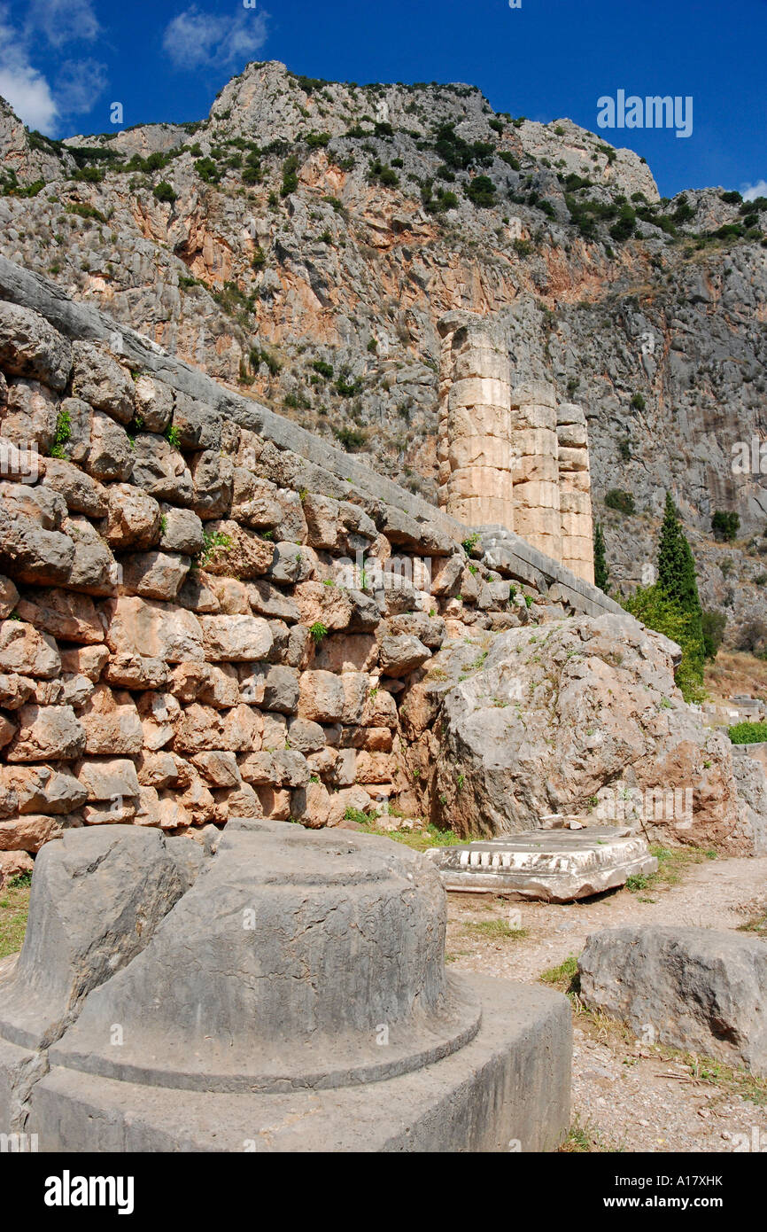 Delphi ruins, Greece under Mount Parnassus Stock Photo - Alamy