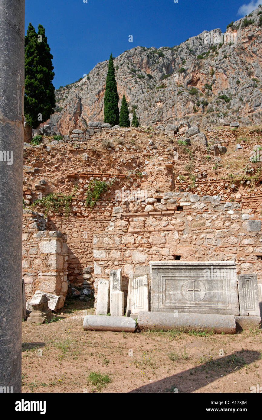 Delphi ruins, Greece under Mount Parnassus Stock Photo - Alamy