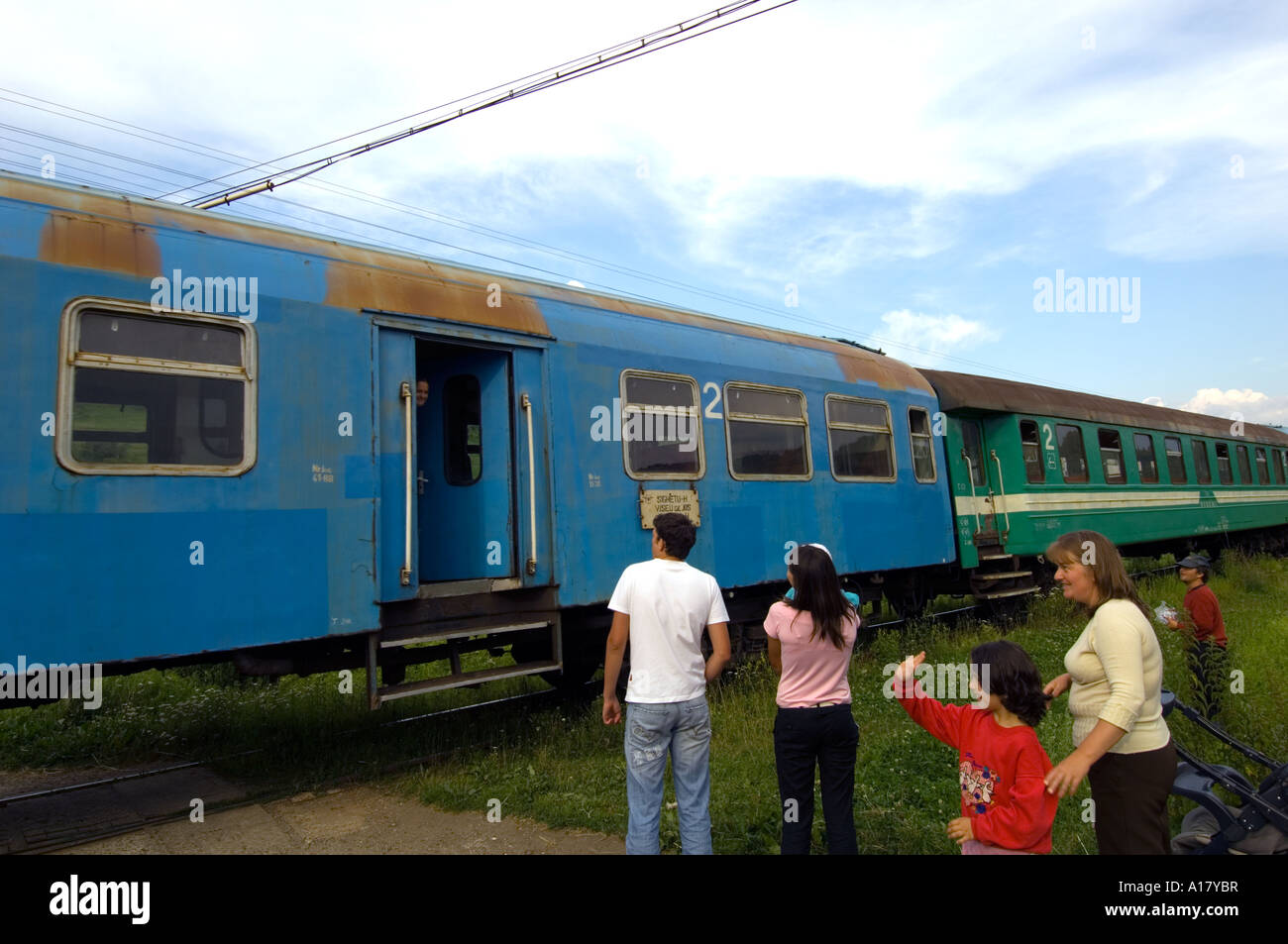Train stopping hi-res stock photography and images - Alamy