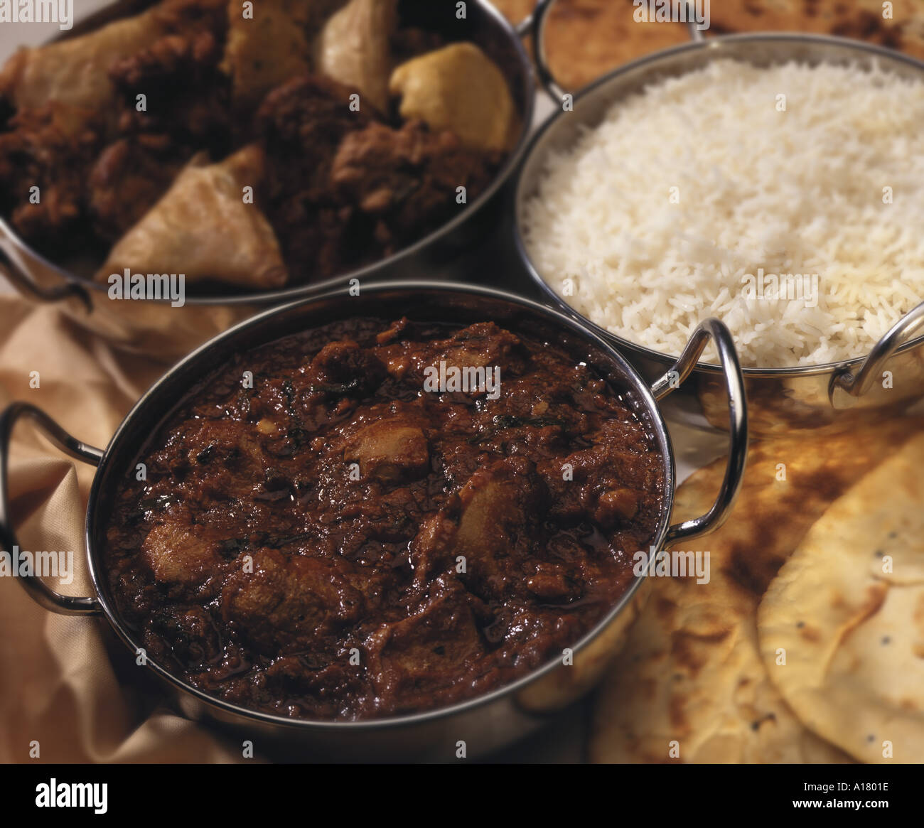 INDIAN CURRY WITH RICE AND NAAN BREADS Stock Photo - Alamy