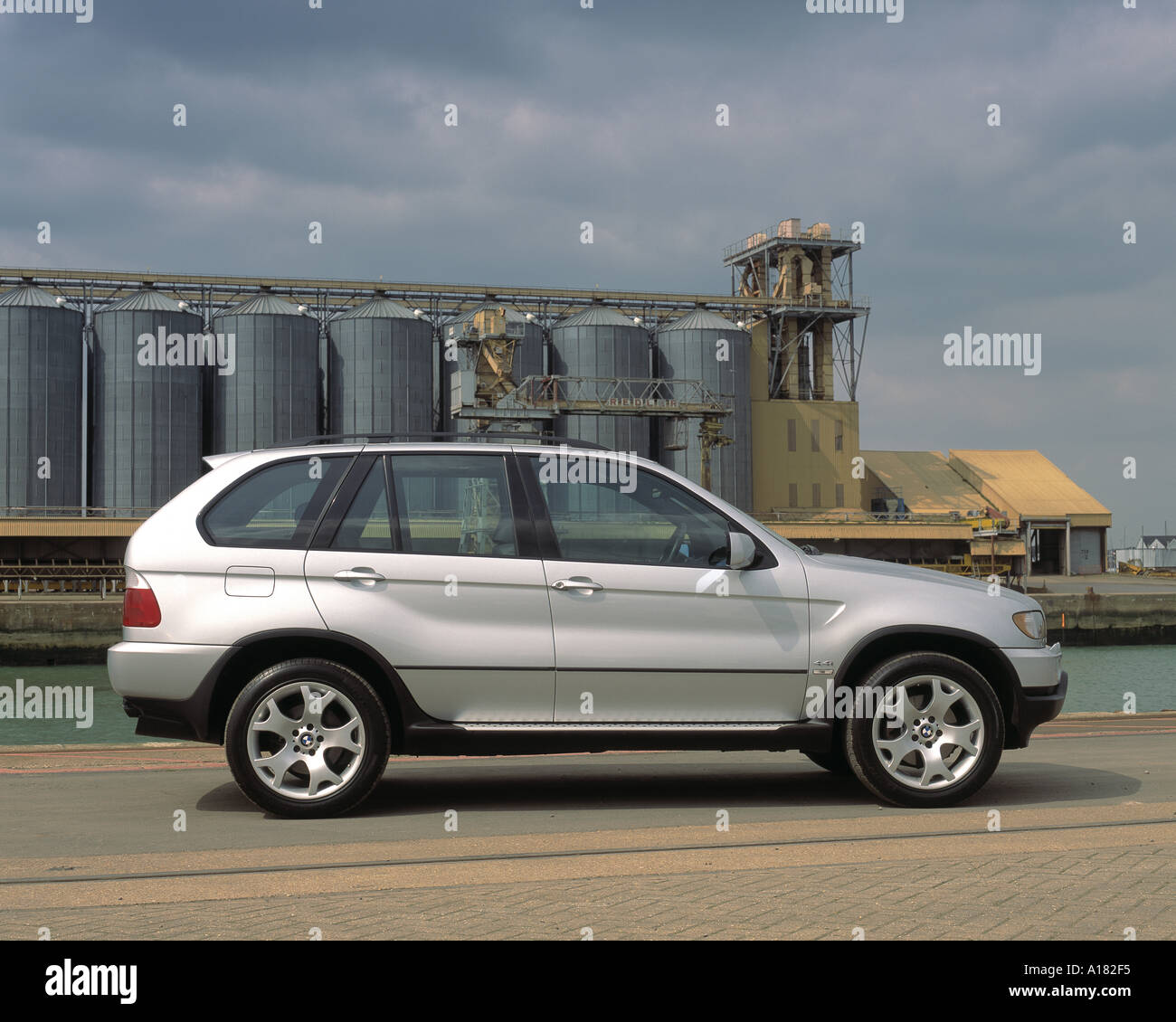 2000 bmw x5 4 4i hi-res stock photography and images - Alamy