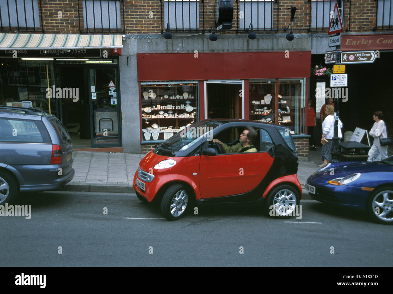 Smart car small parking space hi-res stock photography and images - Alamy