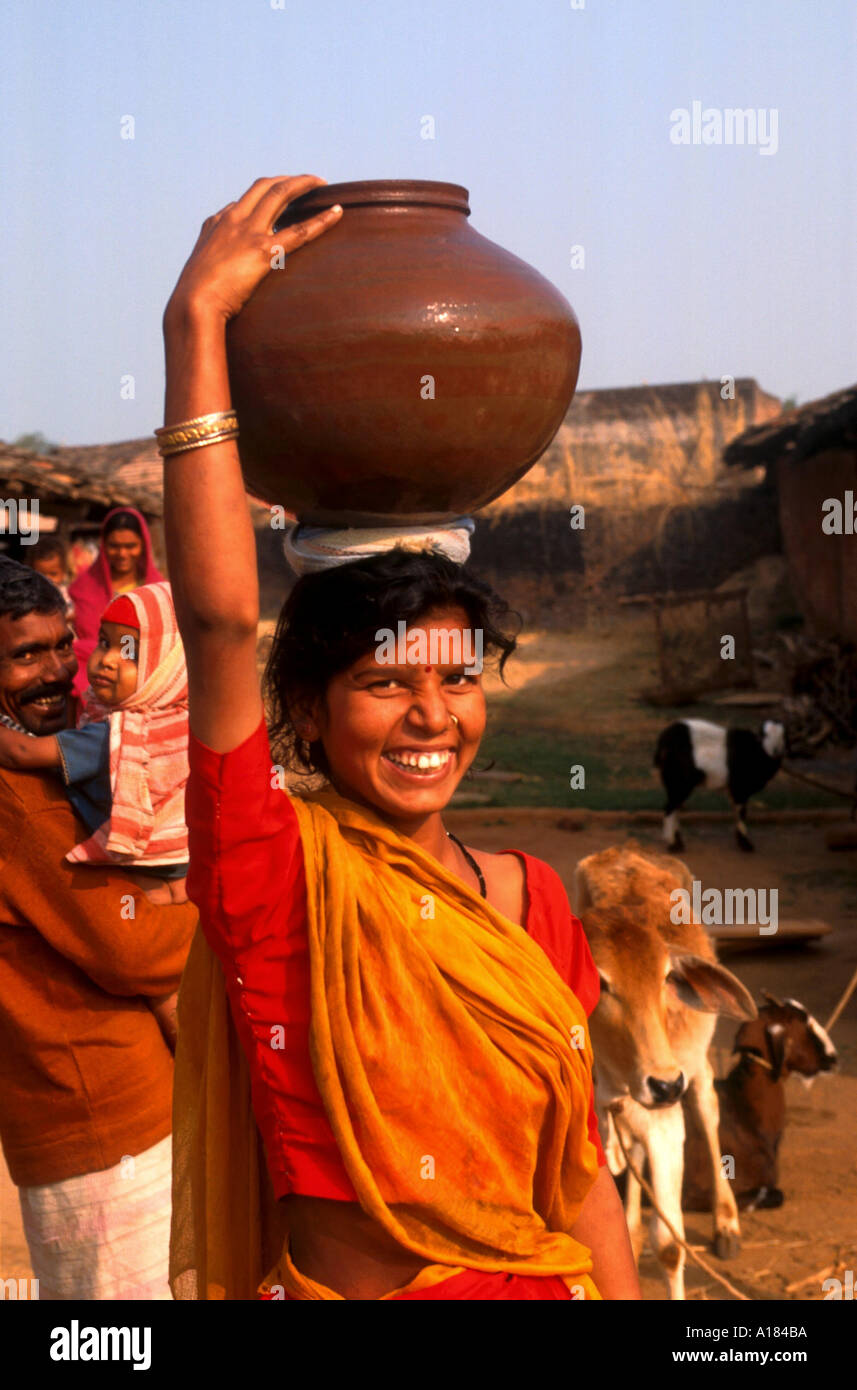 Woman carrying pot on head Dhariyawad Rajasthan India Robert Harding ...