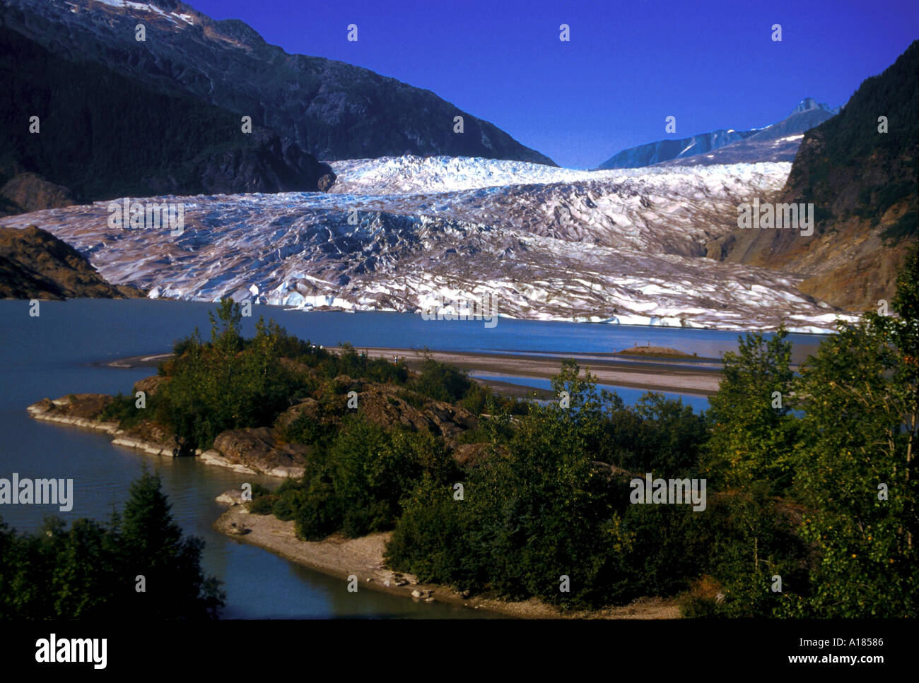 Proglacial lakes hi-res stock photography and images - Alamy