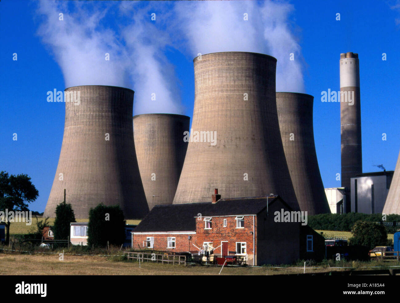 Radcliffe on trent power station hi-res stock photography and images ...