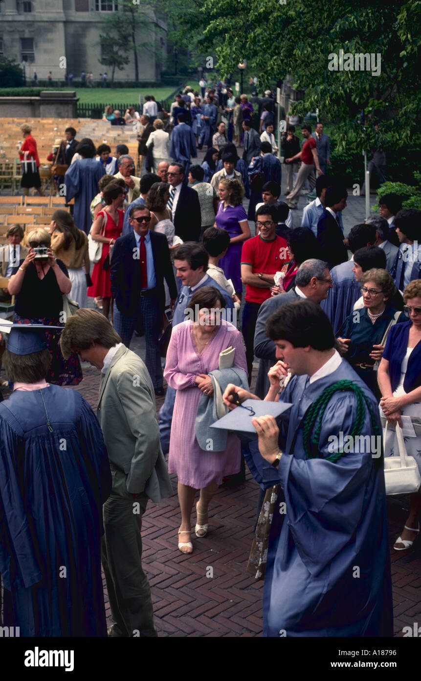 Crowds at the graduation hi-res stock photography and images - Alamy