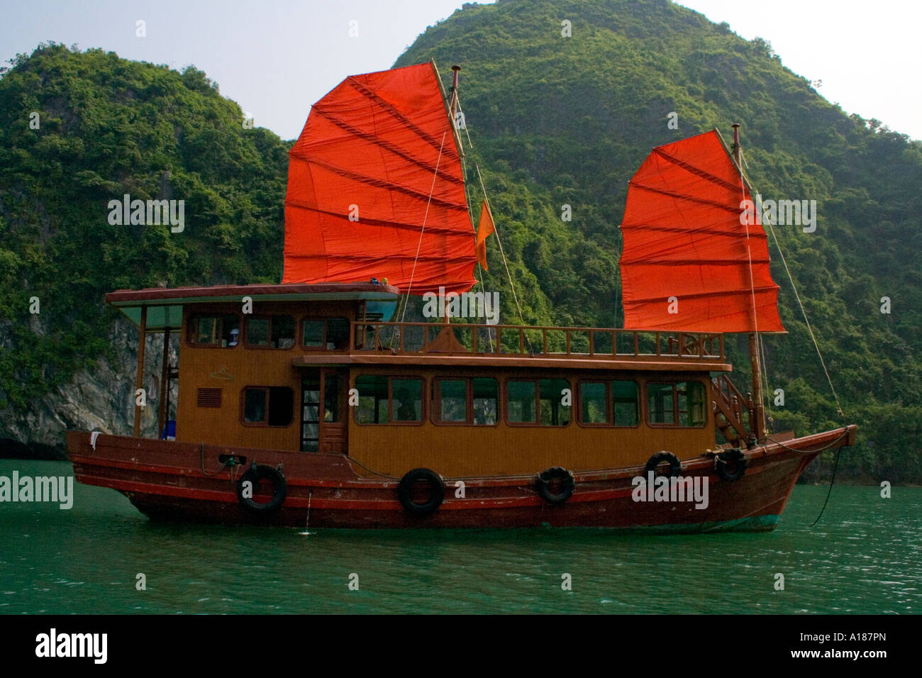 Traditional Vietnamese Sailing Junk Halong Bay Vietnam Stock Photo - Alamy