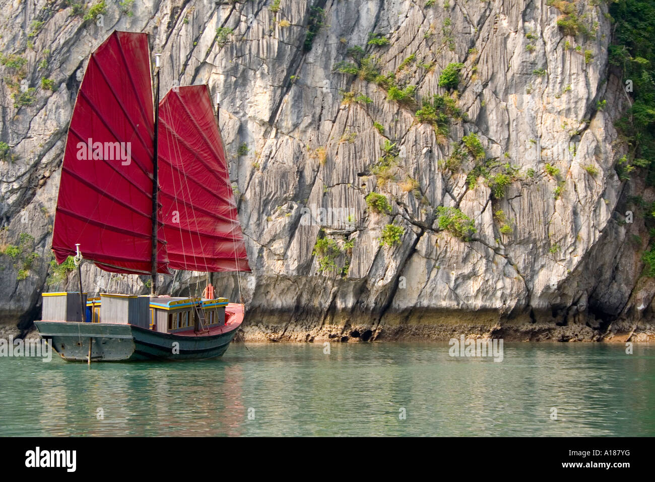 Traditional Vietnamese Sailing Junk Set against Limestone Karst ...
