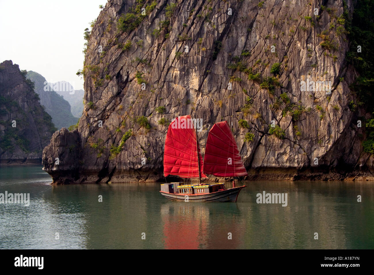 Traditional Vietnamese Sailing Junk Set against Limestone Karst ...