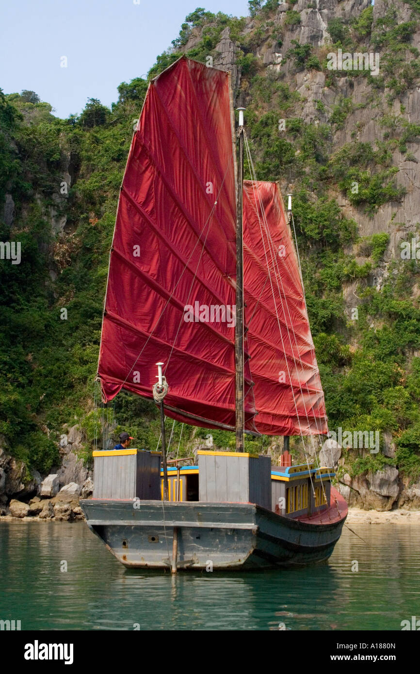 Traditional Vietnamese Sailing Junk Set against Limestone Karst ...