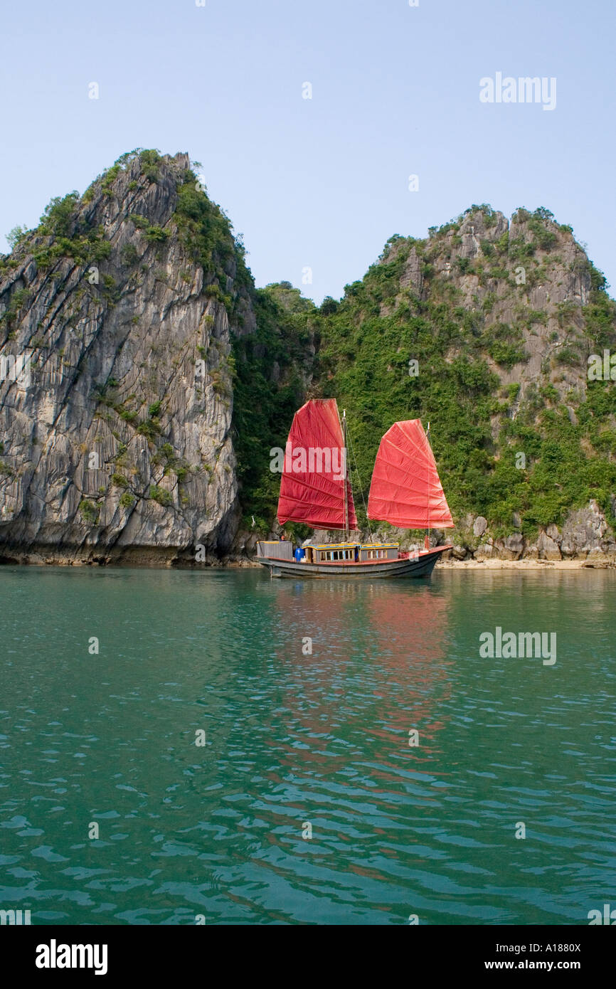 Traditional Vietnamese Sailing Junk Set against Limestone Karst ...