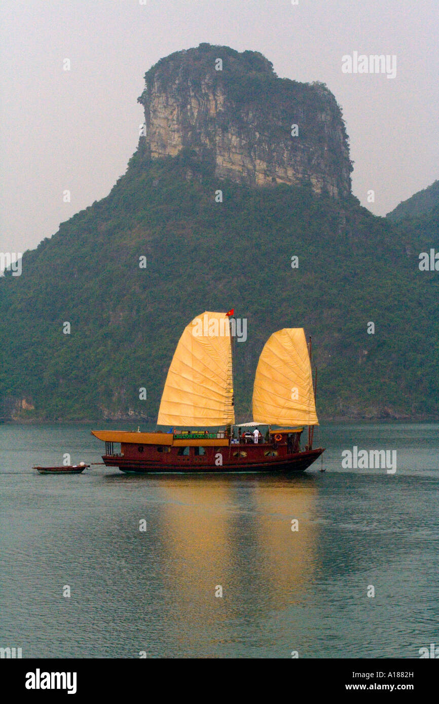 Traditional Vietnamese Sailing Junk Set against Limestone Karst ...