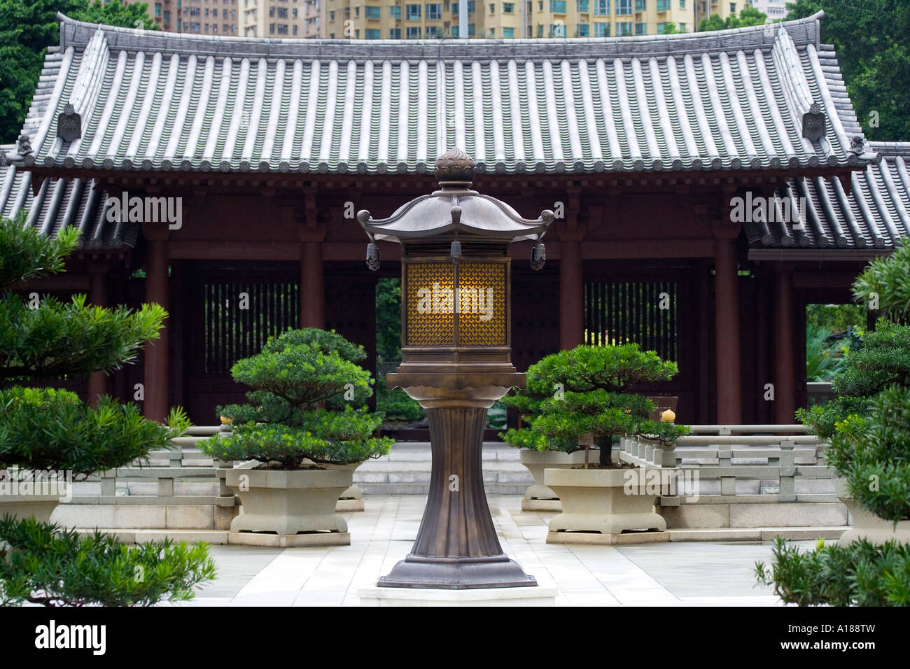 Lantern chi lin nunnery temple hi-res stock photography and images - Alamy