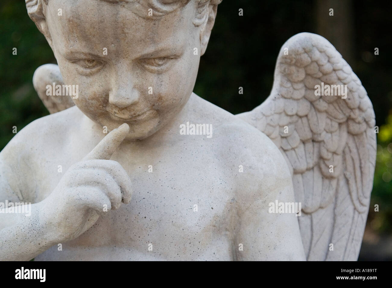 Marble angel statue hi-res stock photography and images - Alamy