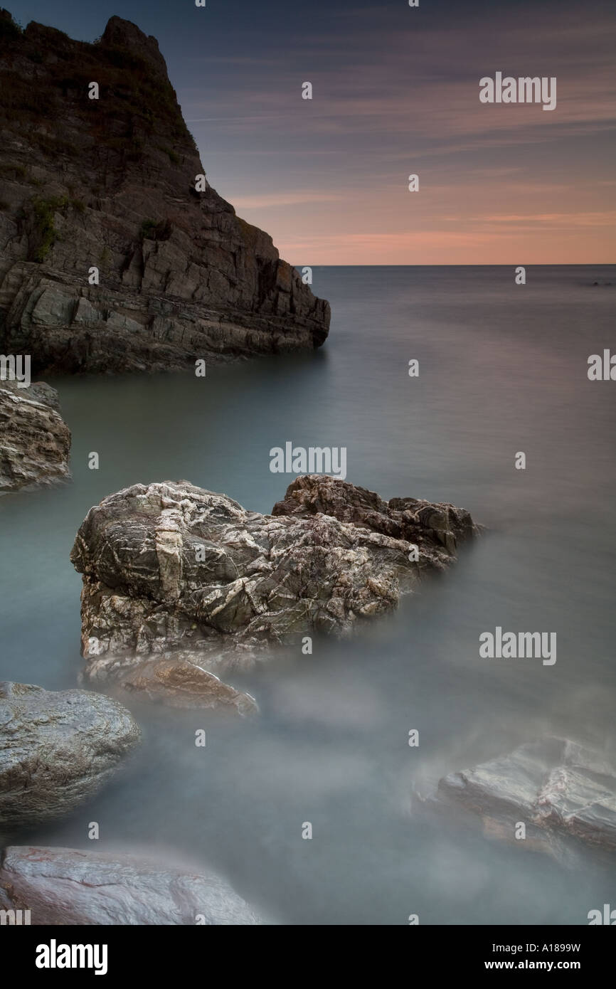 Rocky shoreline sunrise hi-res stock photography and images - Alamy