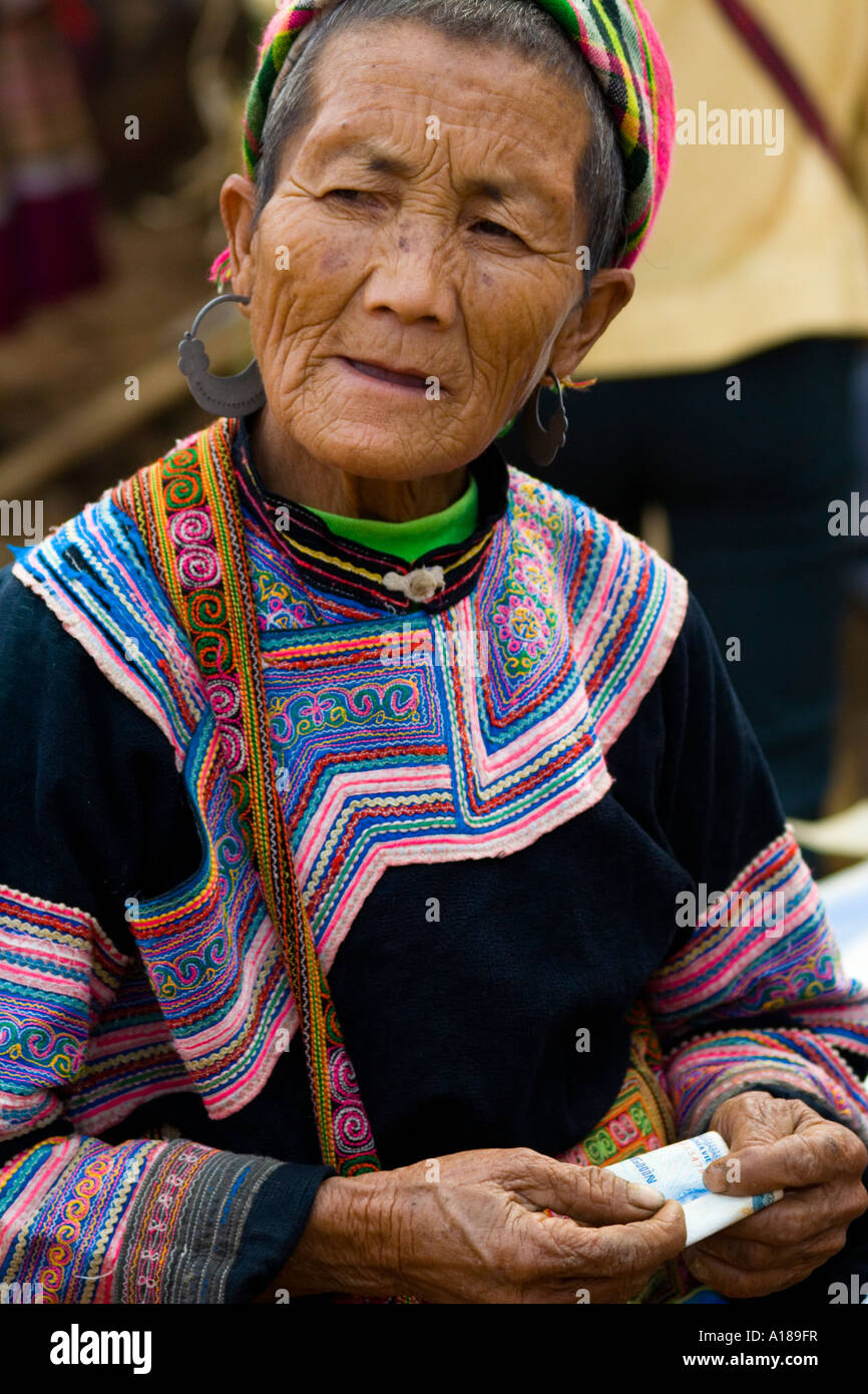 Elderly Flower Hmong Woman Thumbs through Money Bacha Market Near Sapa ...