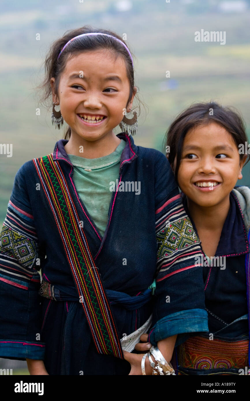 2007 Two Beautiful Young Hmong GIrls Wearing Traditional Clothes Sapa ...