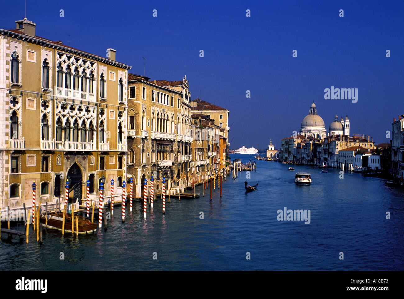 Canale water hi-res stock photography and images - Alamy
