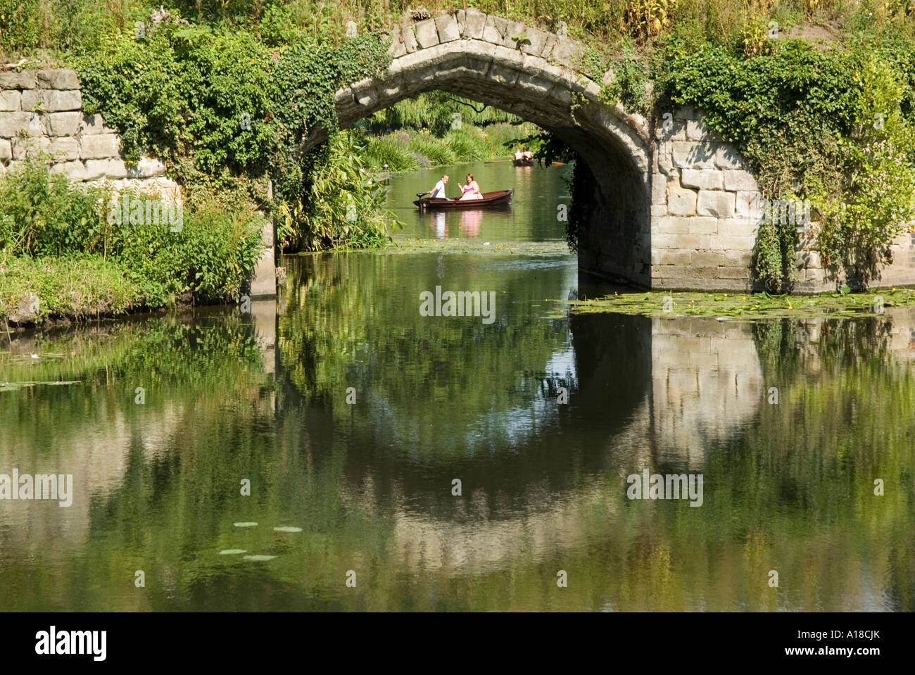 Bridge Arch at Warwick Stock Photo - Alamy