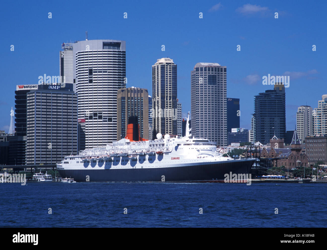Queen elizabeth opera house hi-res stock photography and images - Alamy