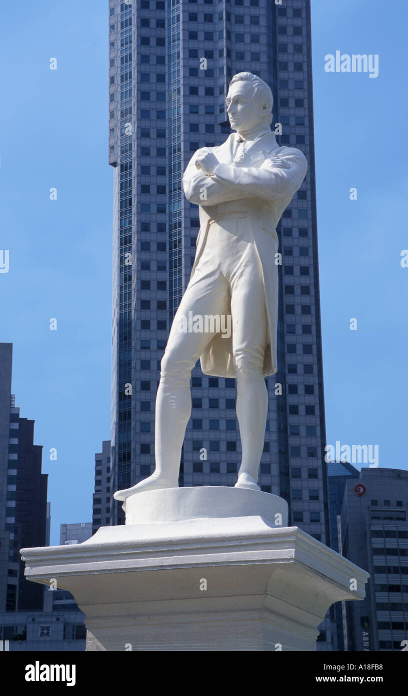 Statue of Sir Stamford Raffles Singapore Stock Photo - Alamy
