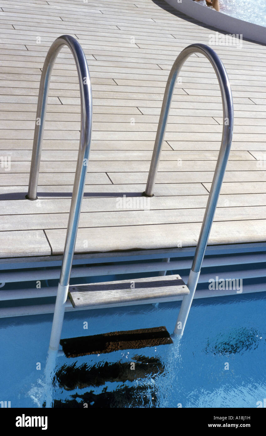 steps into a swimming pool Stock Photo - Alamy