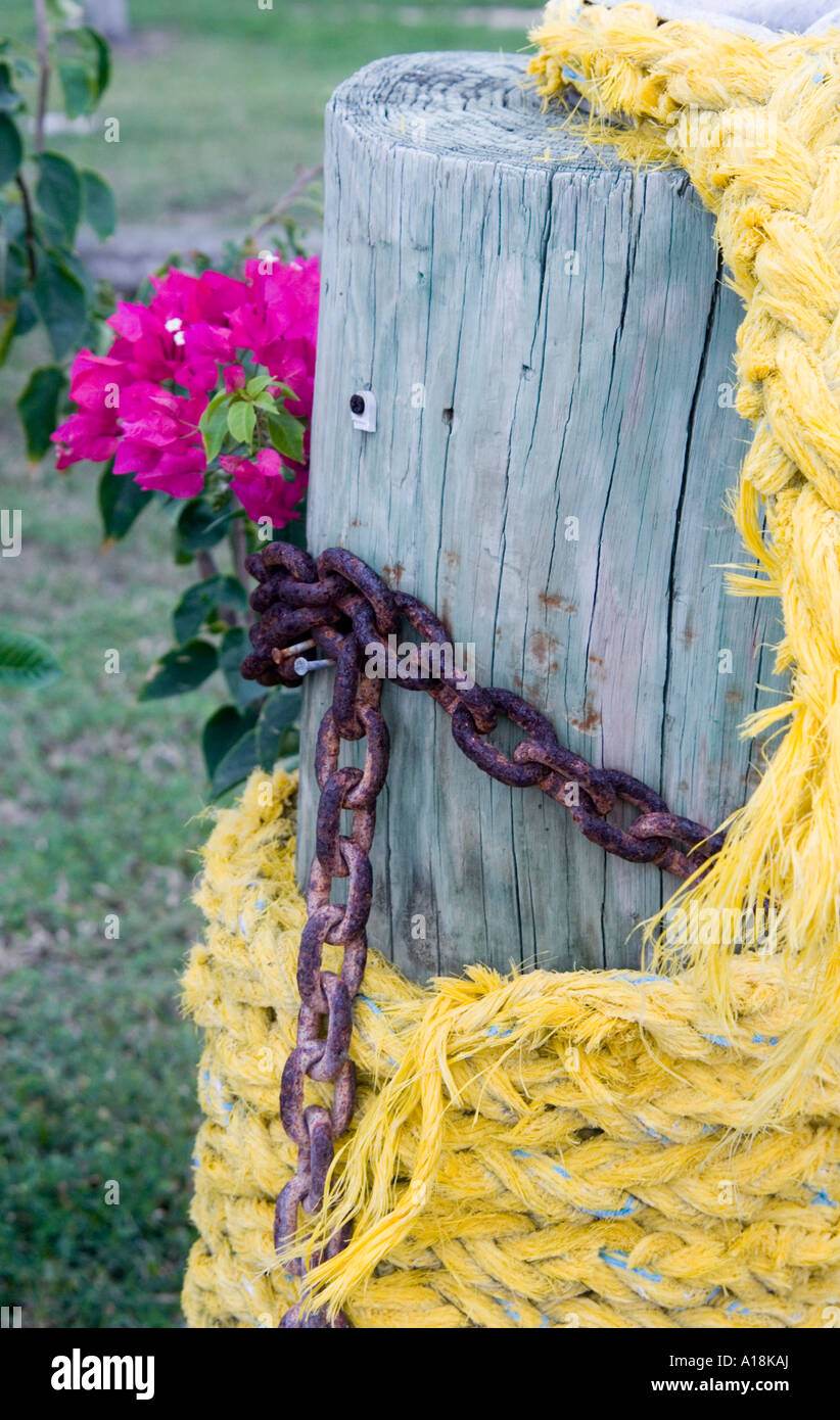 rusty chain flower and rope Stock Photo - Alamy