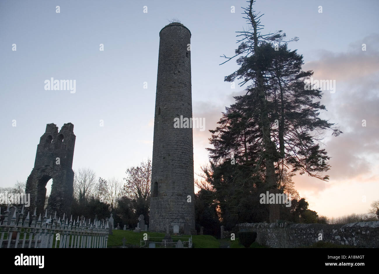 Donaghmore round tower and cemetery hi-res stock photography and images ...
