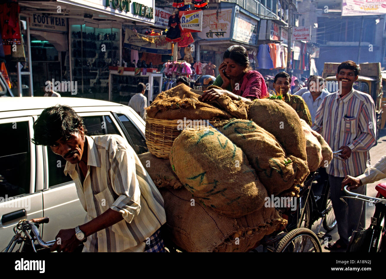 Overloaded cart hi-res stock photography and images - Alamy
