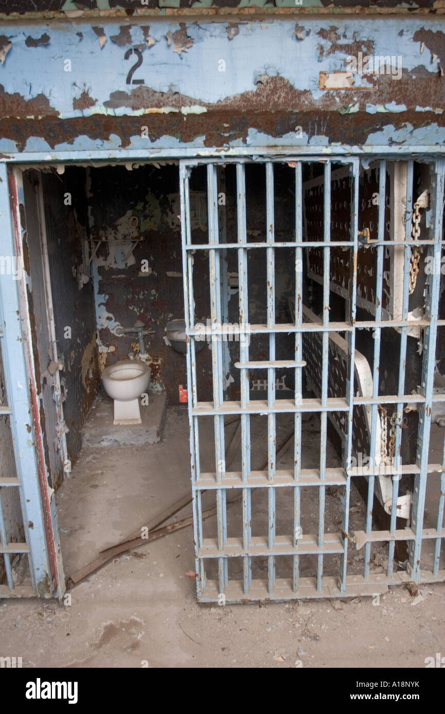 Old prison cell hi-res stock photography and images - Alamy