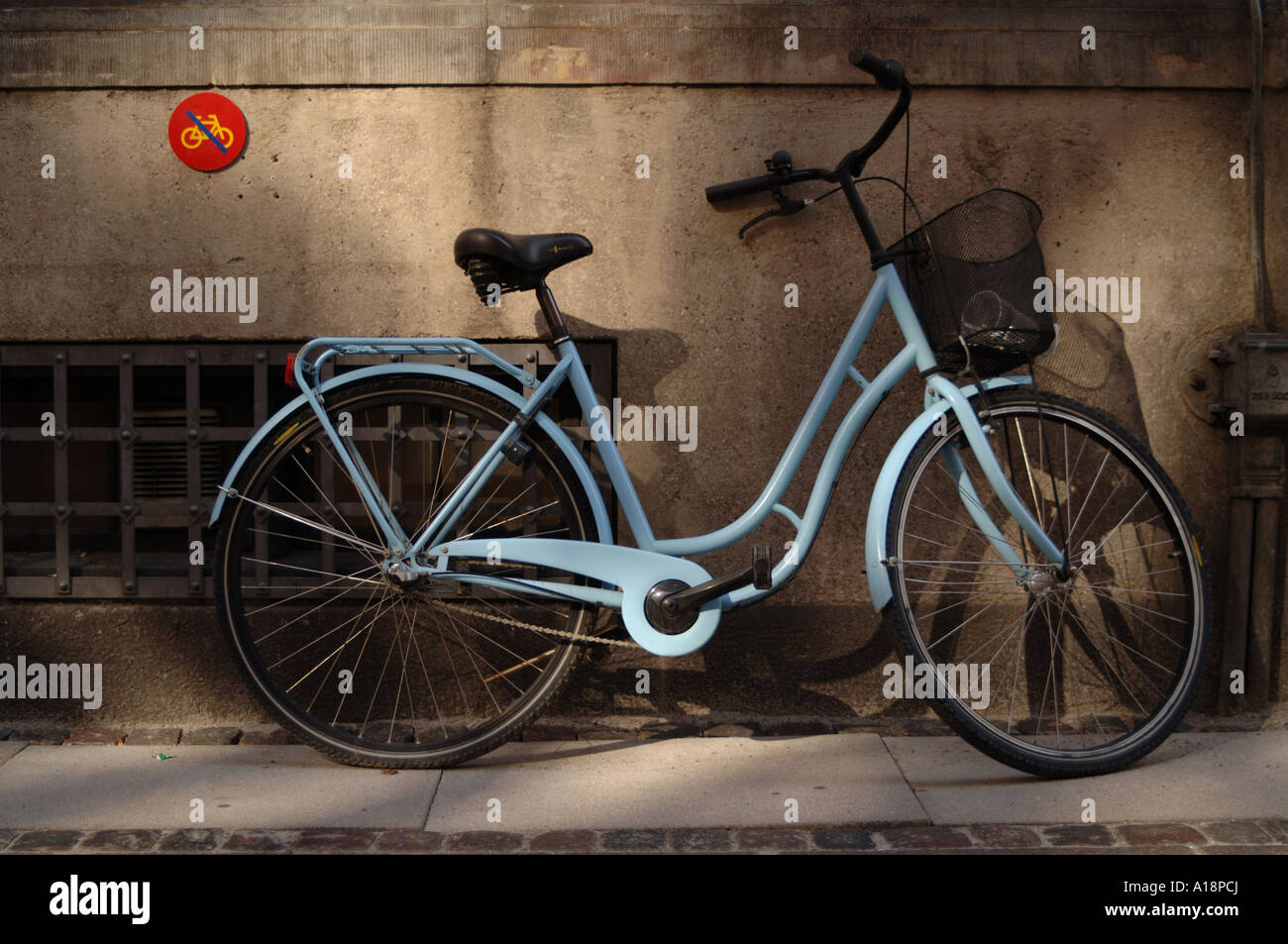 Pale blue bicycle hi-res stock photography and images - Alamy