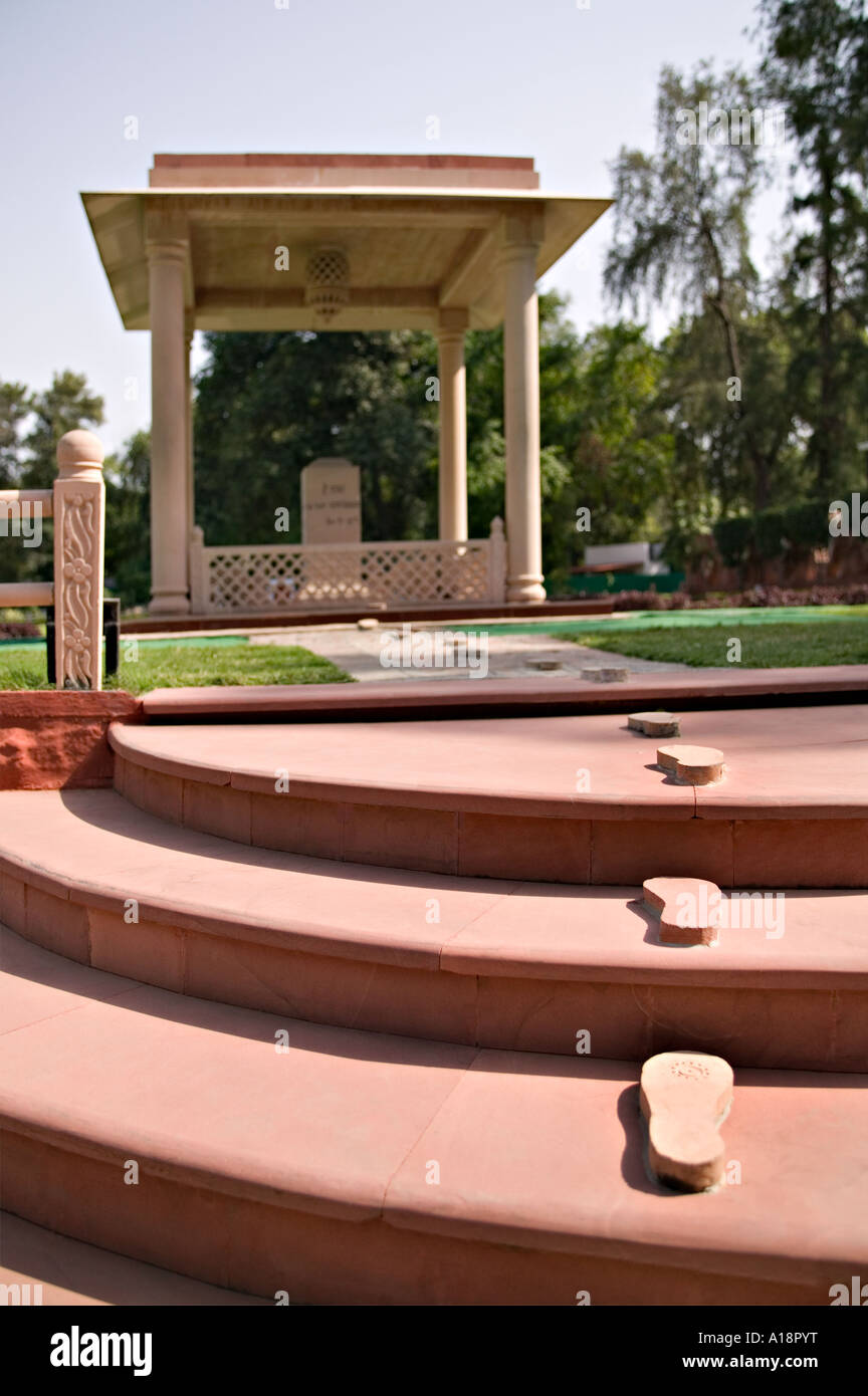 Mahatma gandhis colour portrait hi-res stock photography and images - Alamy