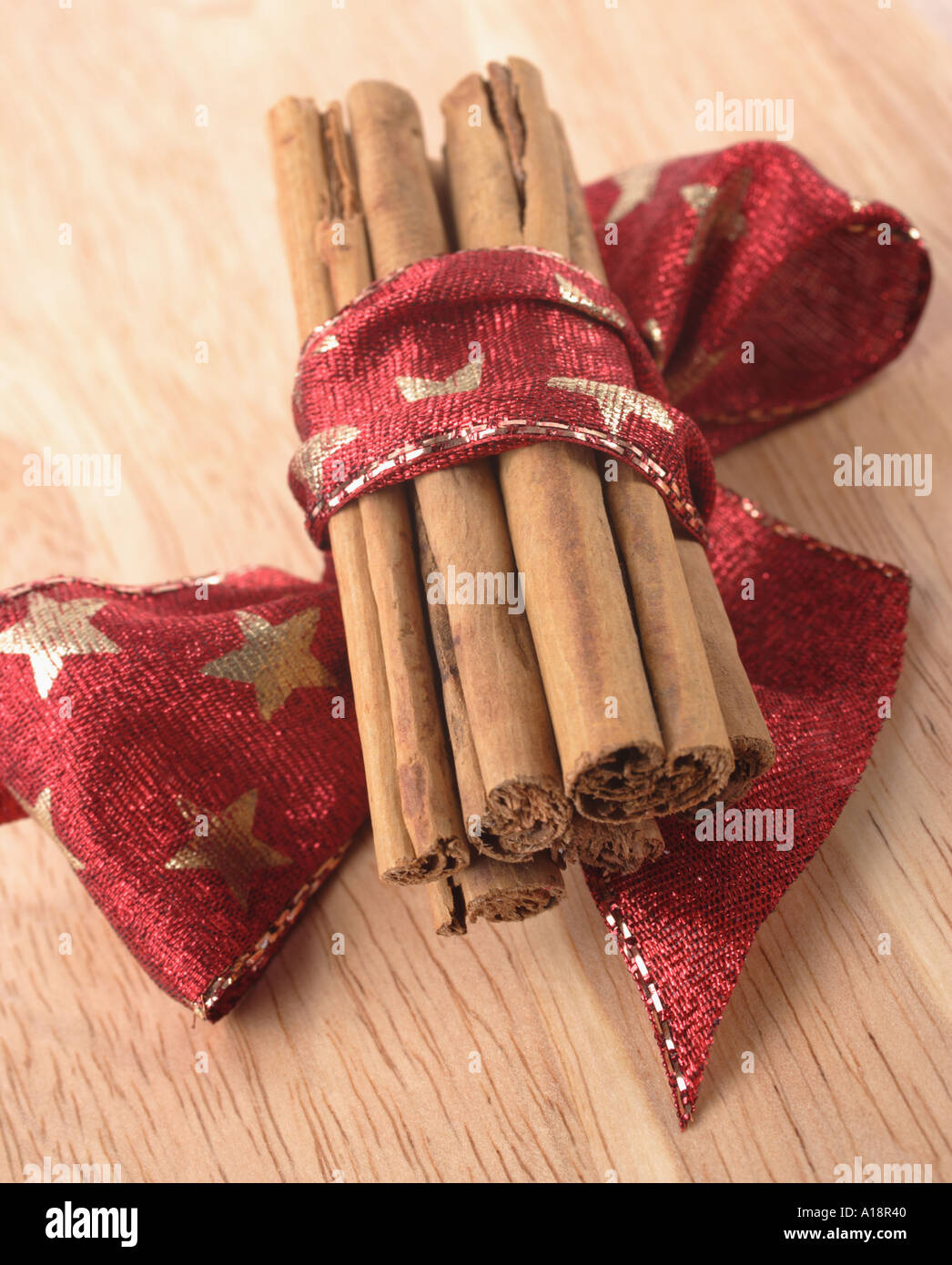 Cinnamon sticks red ribbons hi-res stock photography and images - Alamy