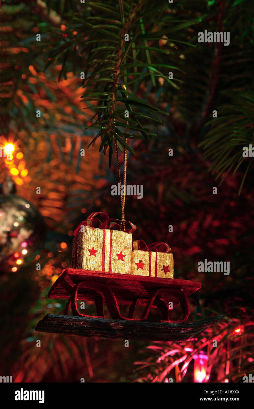 Illuminated christmas sledge hi-res stock photography and images - Alamy