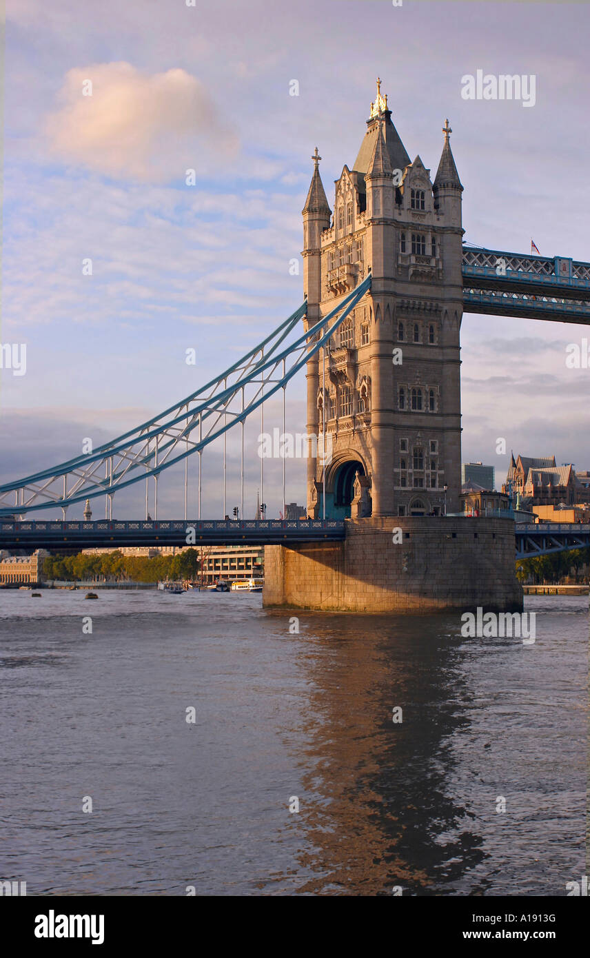 Hydraulic lift bridge hi-res stock photography and images - Alamy
