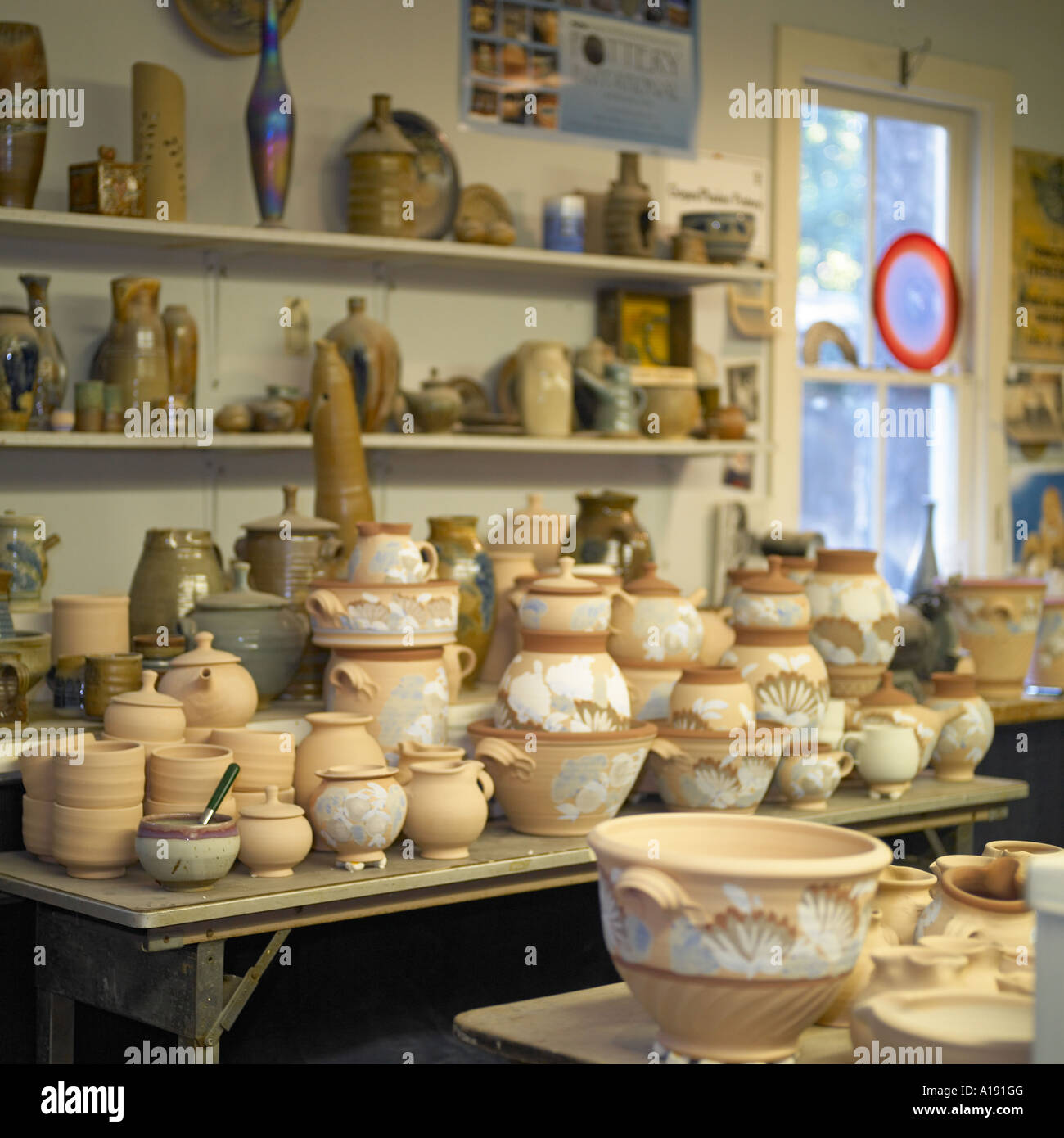 Earthenware on display at a pottery shop Stock Photo - Alamy