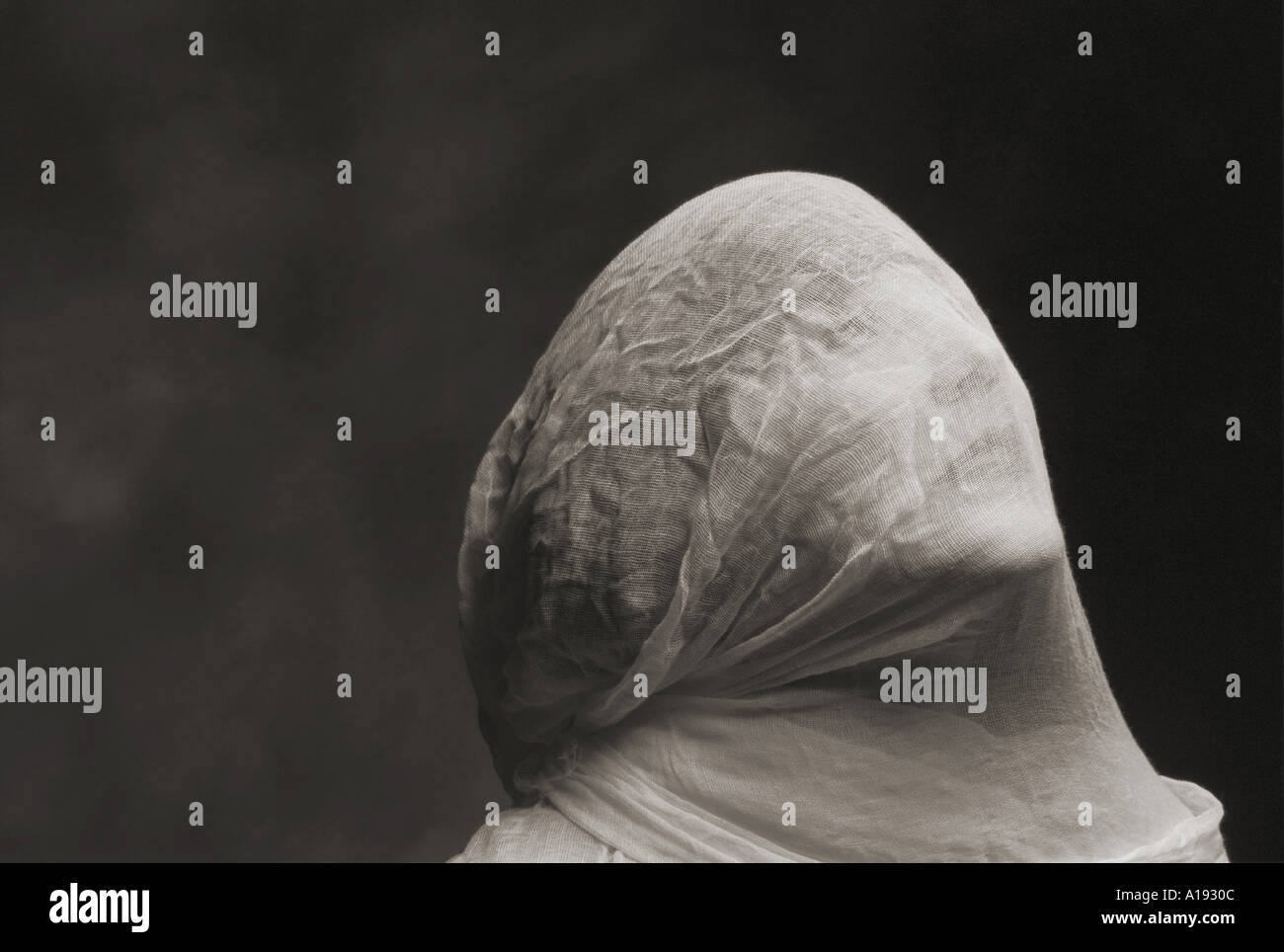 Mouth covered cloth hi-res stock photography and images - Alamy