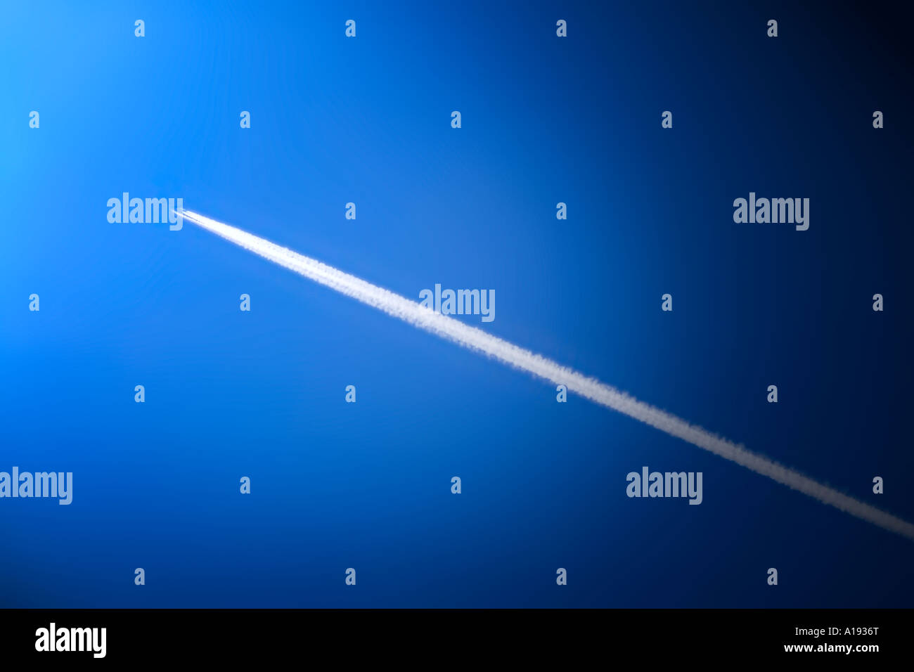 Jet stream from aeroplane and blue sky Stock Photo - Alamy