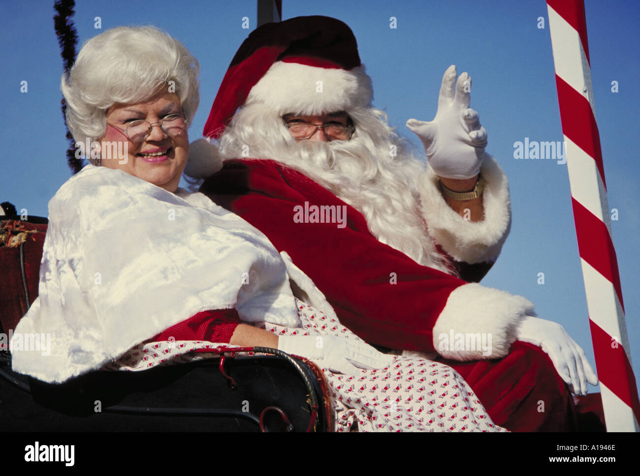 Mr and mrs claus hi-res stock photography and images - Alamy