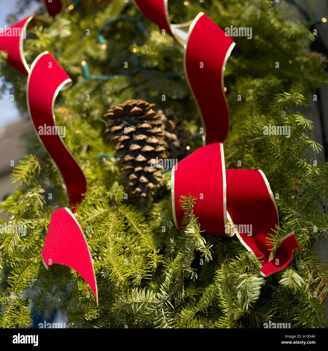 Maroon christmas ornament hi-res stock photography and images - Alamy